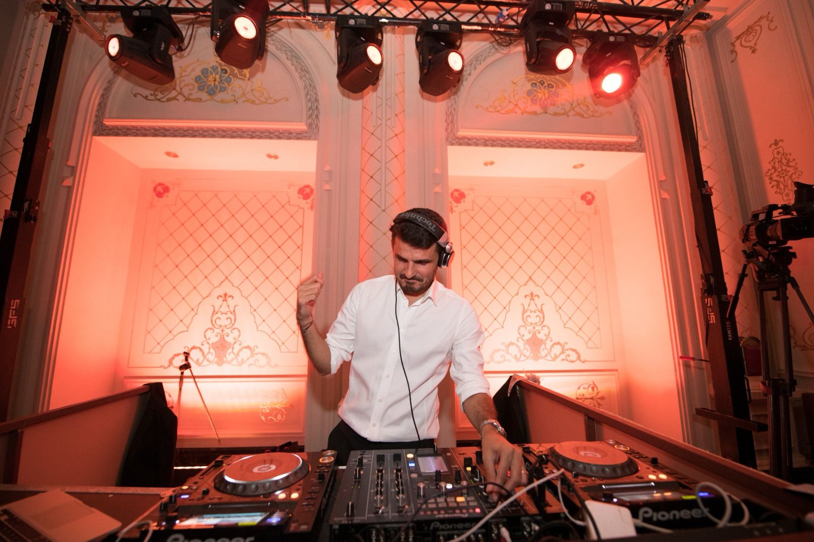 TOLGA SAKA – DJ & Producer